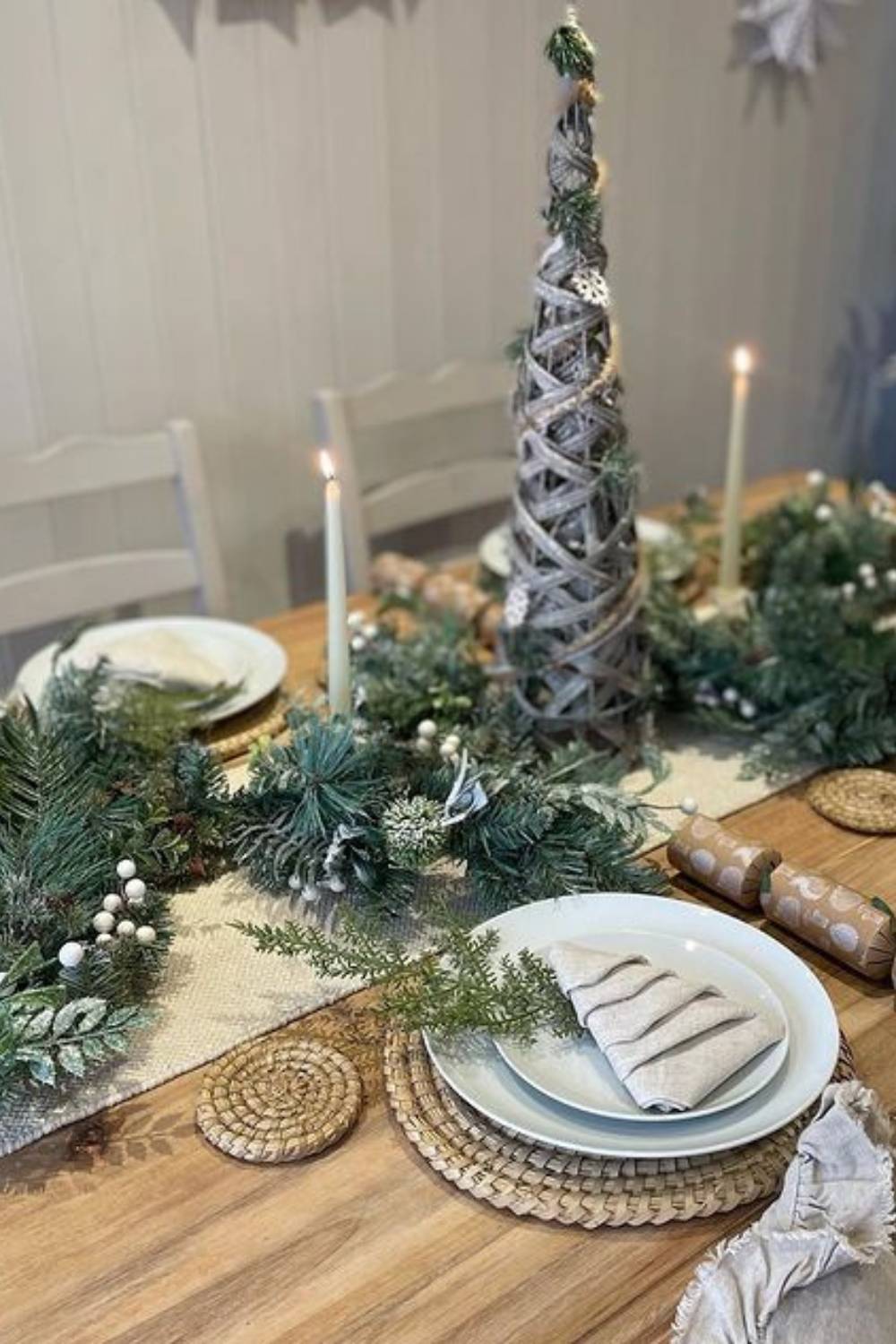 Setting a Holiday Table? 36 Christmas Dinner Ideas! – Crafty Sphere