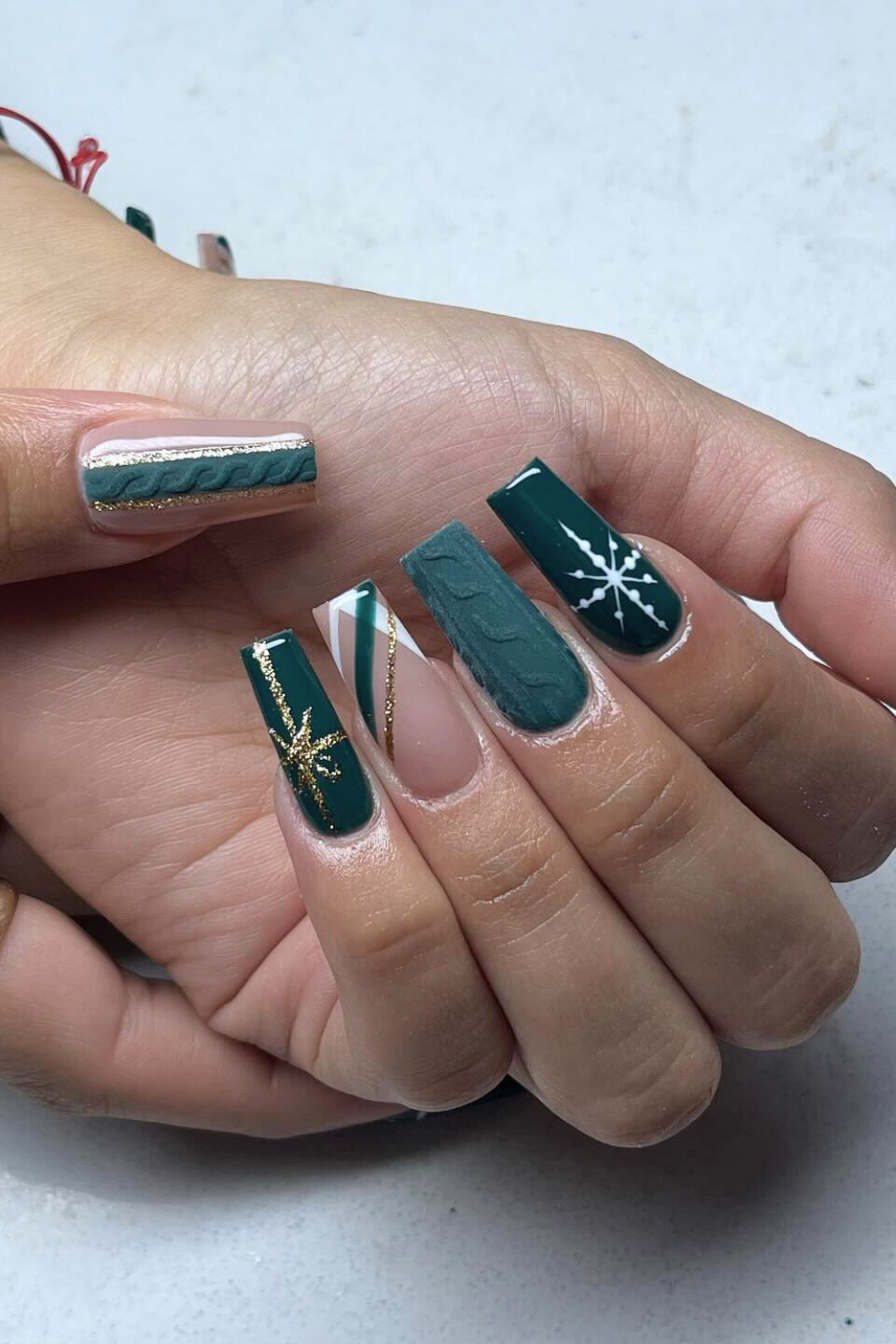 Want Festive December Nails? 26 Holiday Designs! – Crafty Sphere