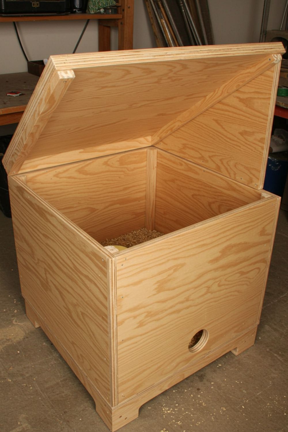 Starting Chicks? 28 Safe & Warm Brooder Box Solutions! – Crafty Sphere